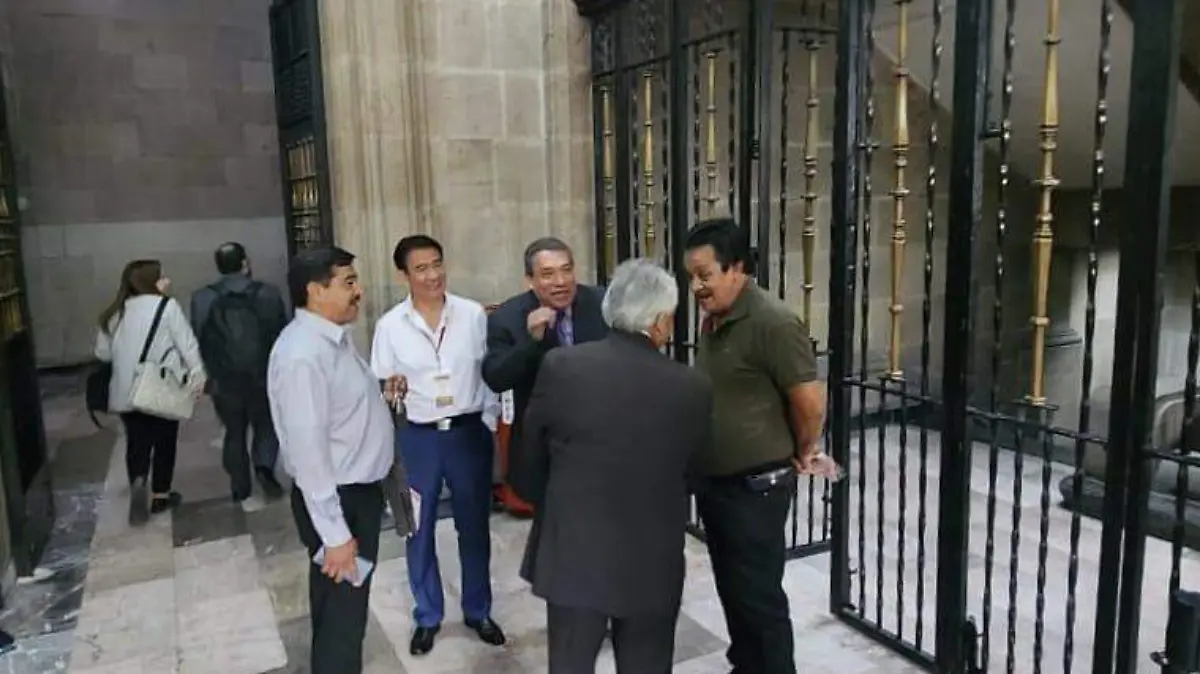 Gobierno de CDMX y transportistas definen el futuro del servicio para ...